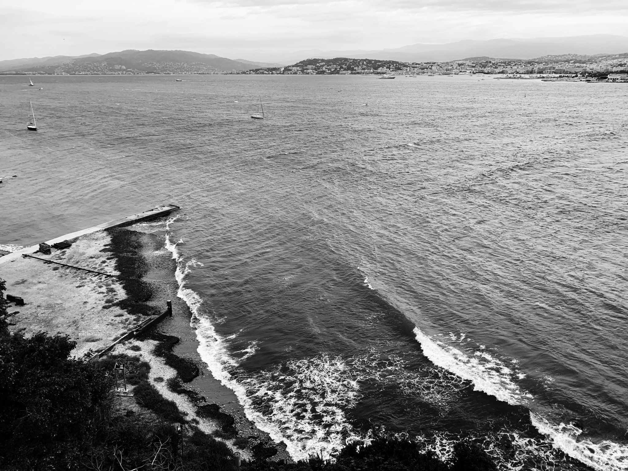 2020 10 | LES ROCHES ROUGES, FRANCE | living on a beach | by eric röttinger