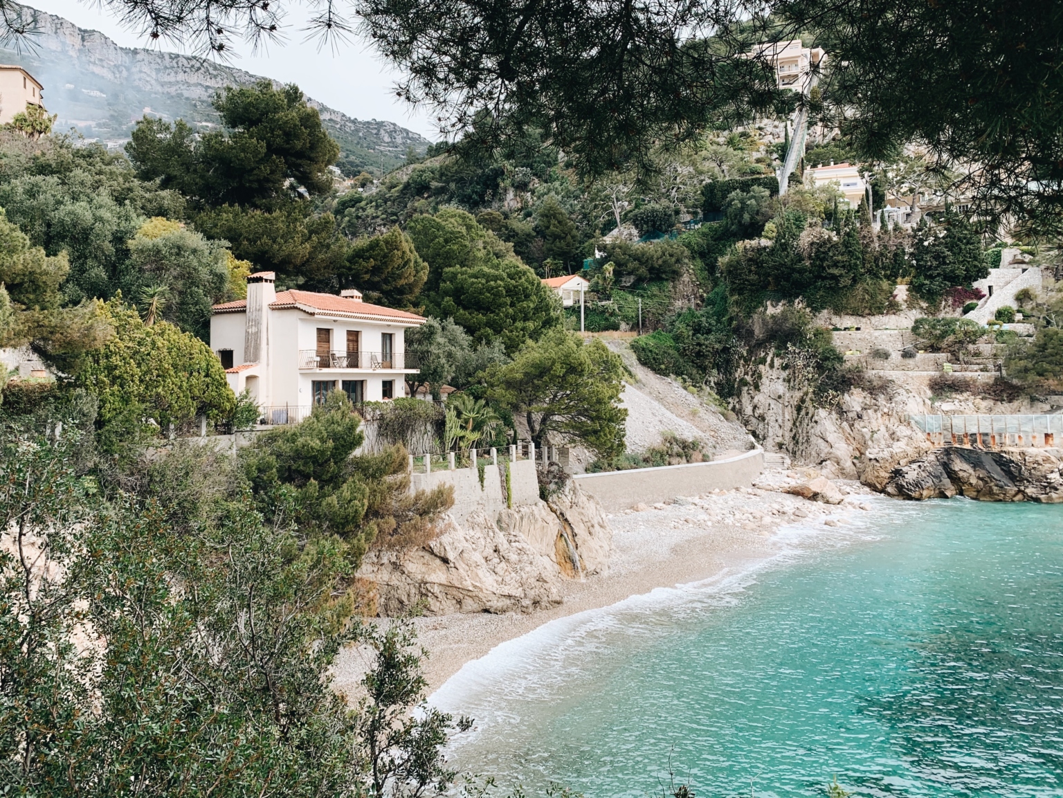 2020 10 | LES ROCHES ROUGES, FRANCE | living on a beach | by eric röttinger