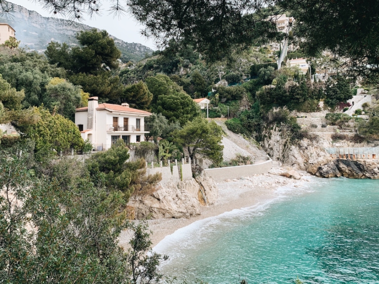 2020 10 | LES ROCHES ROUGES, FRANCE | living on a beach | by eric röttinger