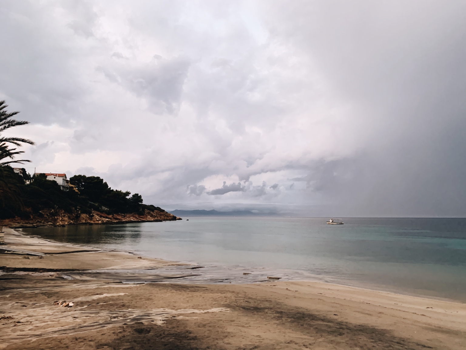 2020 10 | LES ROCHES ROUGES, FRANCE | living on a beach | by eric röttinger