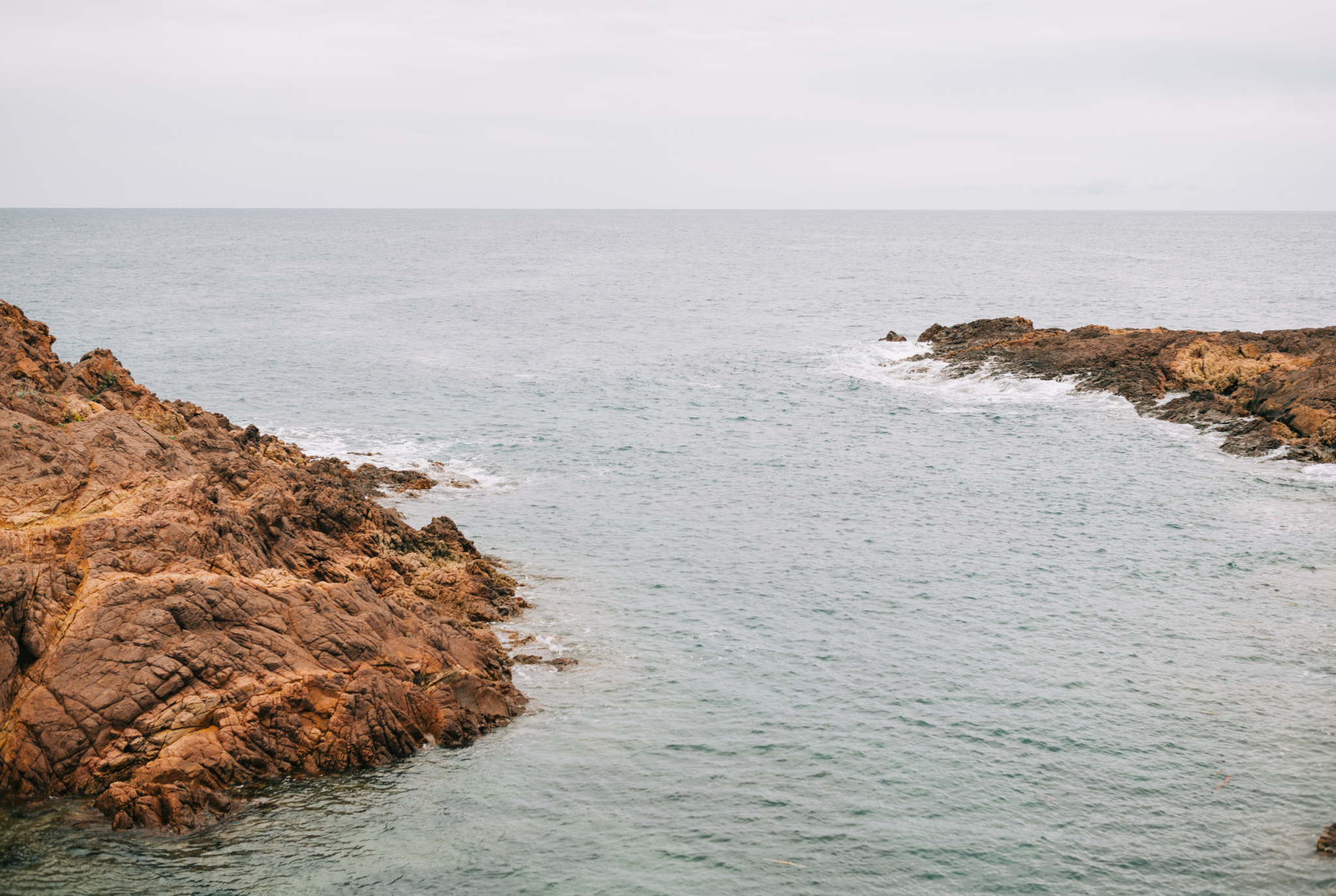 2020 10 | LES ROCHES ROUGES, FRANCE | living on a beach | by eric röttinger