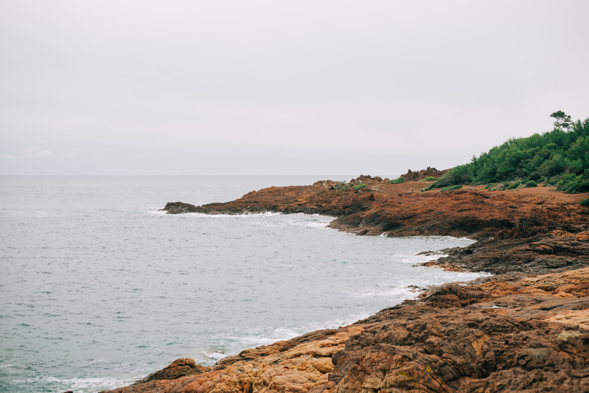 2020 10 | LES ROCHES ROUGES, FRANCE | living on a beach | by eric röttinger